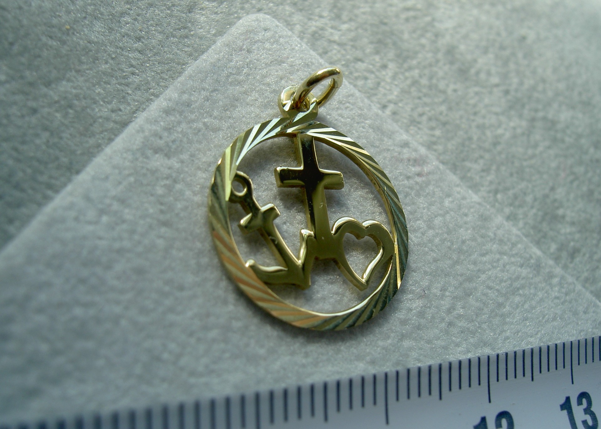 Gouden geloof,hoop en liefde hanger (17mm) - Goud - Budgetjuwelier